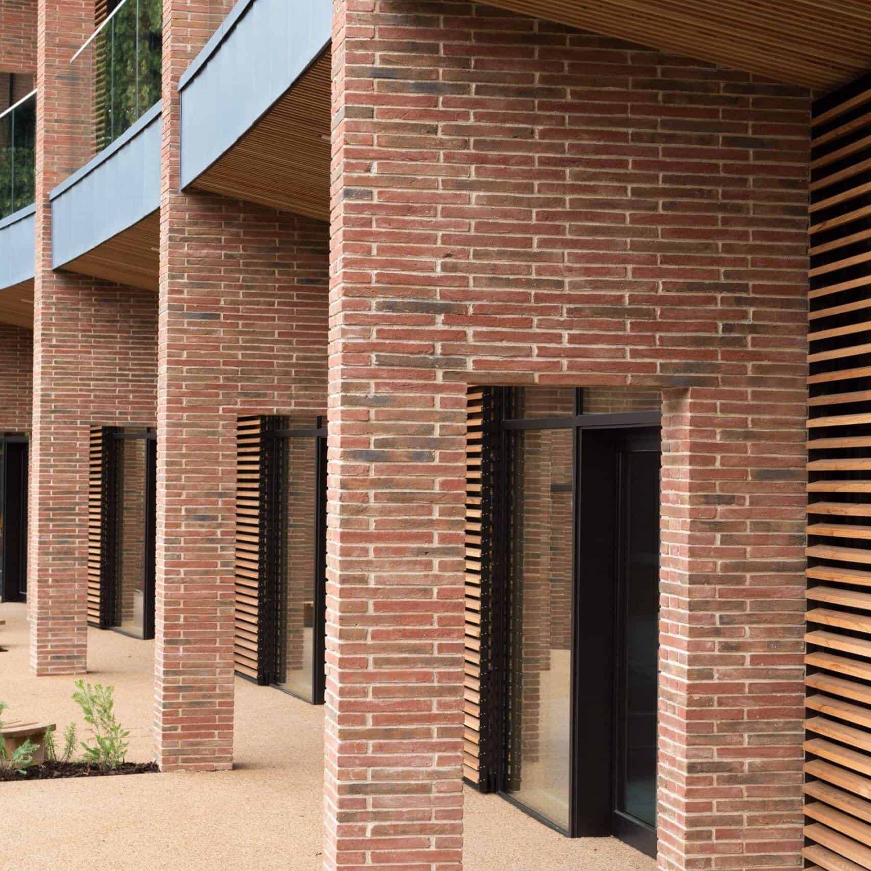 Comparing Long Format Bricks to Standard Facing Bricks | Brick Supplier